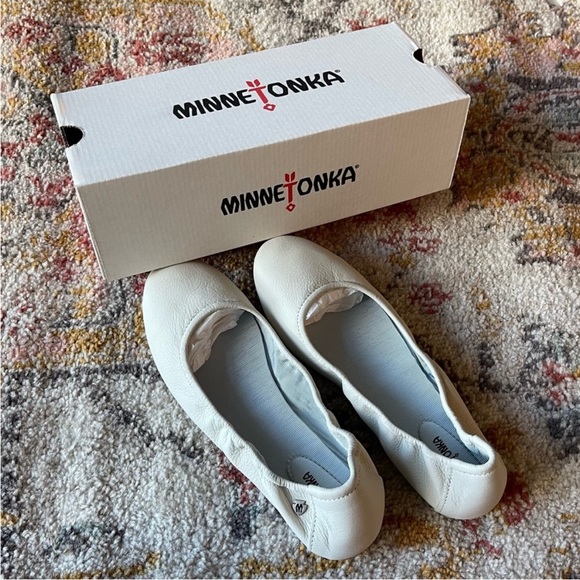 Minnetonka | Shoes | 75 New In Box Nib Minnetonka Anna Ballerina White ...